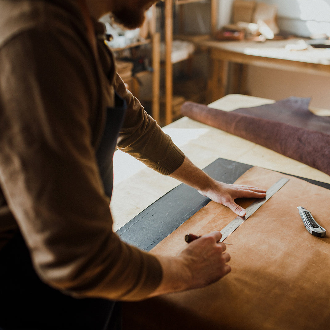 Mountain East – Leather Patch Hat Flat Bill – Outer Wings